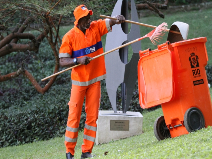 Rio de Janeiro/RJ: Saiu edital para gari. Vencimentos de R$ 2.140,00