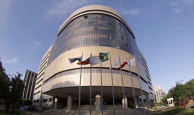 Concurso TRF 4: confira remunerações e benefícios ofertados!